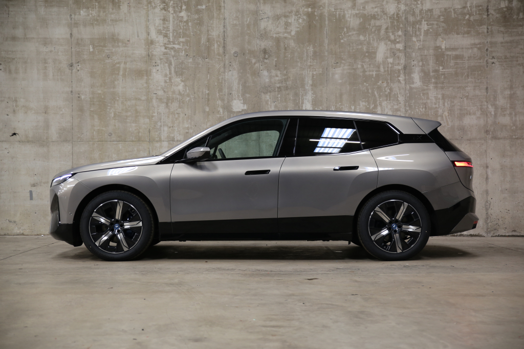 BMW iX ESTATE – Global - Extraordinary Fleet Solutions